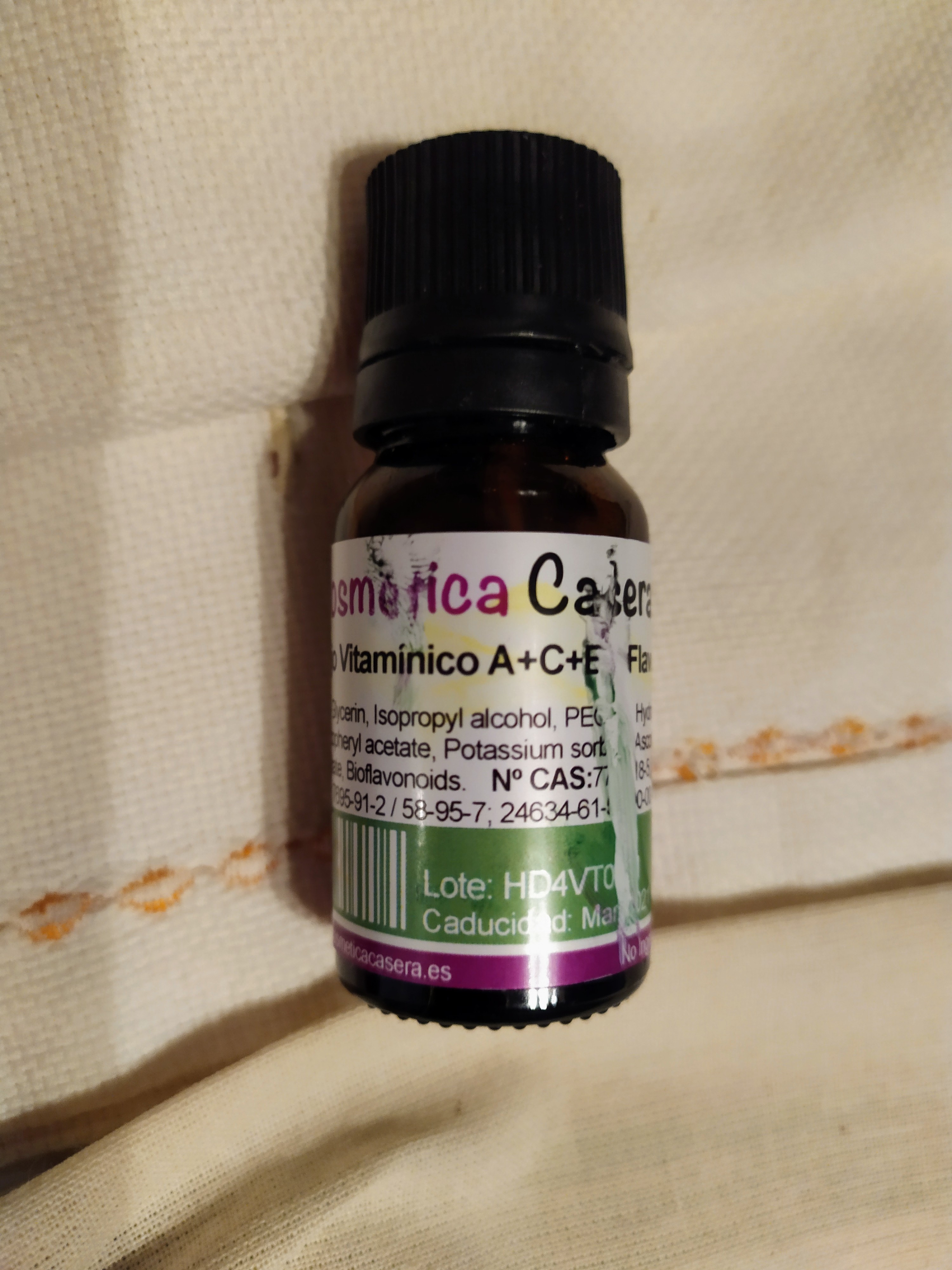 Complejo Vitamínico A + C + E y Bioflavonoides.